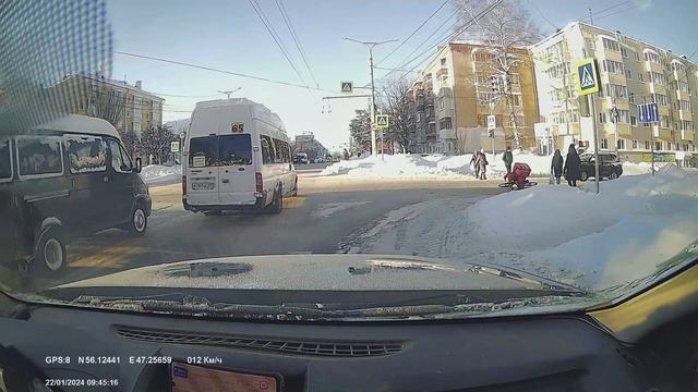 Вот почему надо спускаться с велосипеда на пешеходном переходе