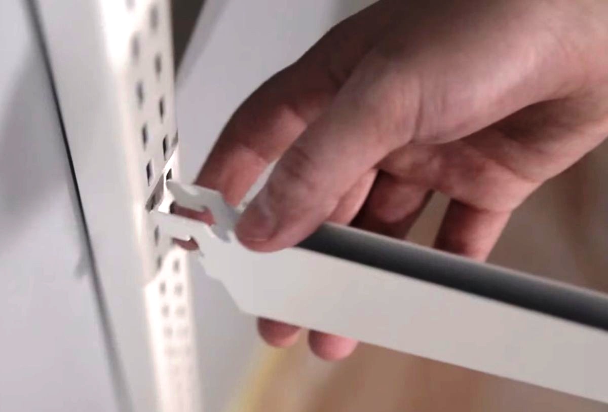 Комплектующие и порядок сборки гардеробной системы TITAN GS ознакомительное видео. Сделай сам. Крым.