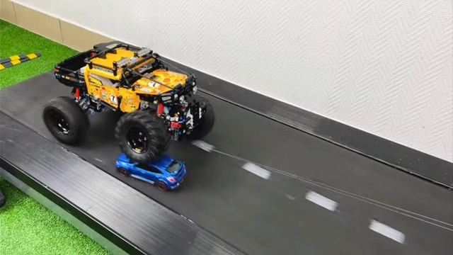 ЛЕГО МАШИНКИ...внедорожник 4x4 против пандусов