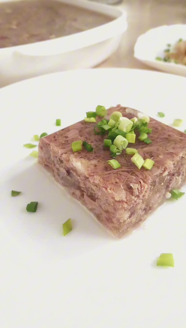 Полезный и вкусный холодец из мяса индейки.