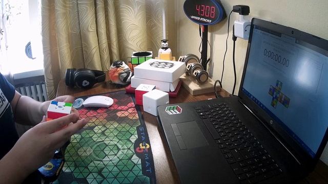 Сборки кубика Рубика - среднее из 5 (ao5) 6.79 (5.55 7.57 6.01 7.90 6.80)