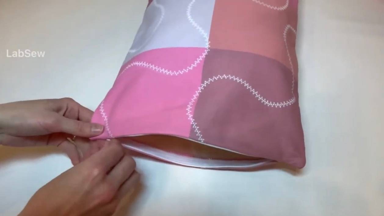 Куда деть обрезки от пошива? Печворк подушка с чехлом.