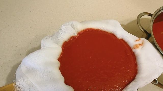 Томатная паста. Очень густая..mp4