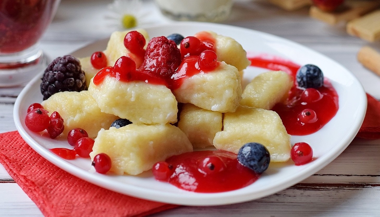 Ленивые вареники с творогом - отличный вариант для завтрака или ужина. Быстро, просто и очень вкусно