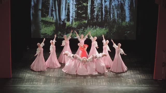 (Гала-концерт) Ансамбль народного танца «Яблонька» - Хоровод «Душа России» (2017)