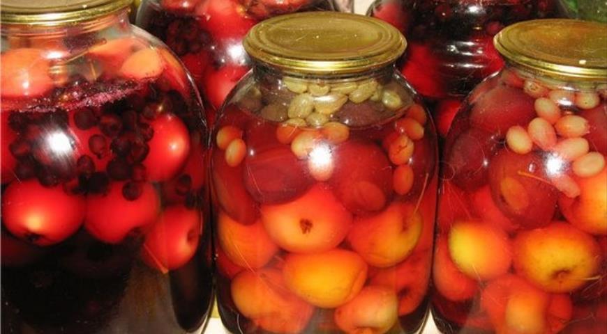 Заготовки на зиму, компот ассорти