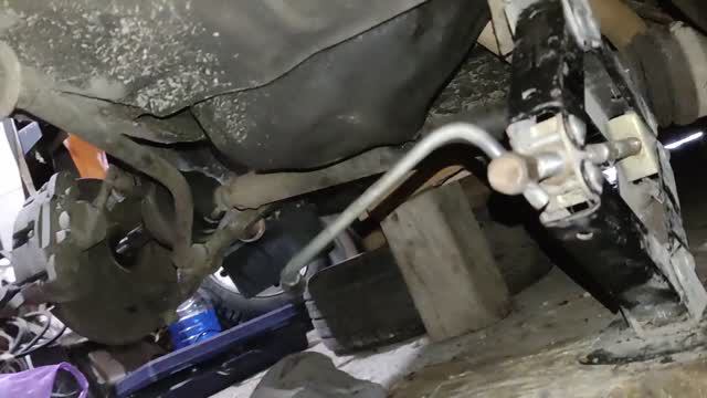 Замена сцепления на автомобиле ВАЗ-2114, в гараже без смотрой ямы.