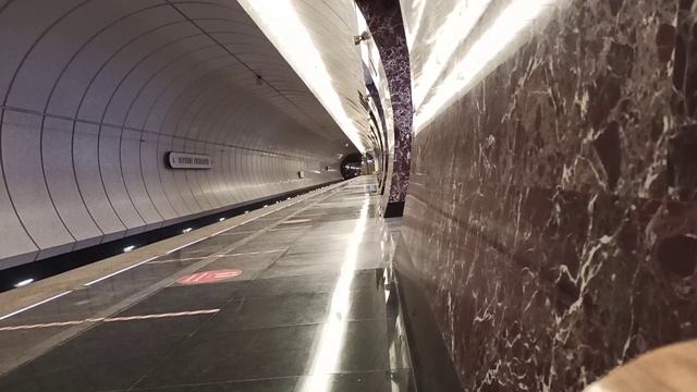 Станция метро Верхние Лихоборы прибытие метропоезда 81-717 "Номерной"