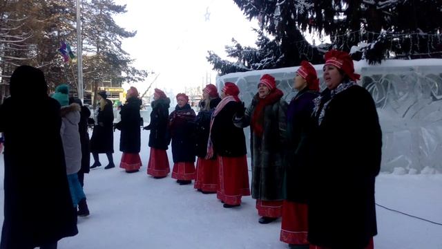 Песня "Брови мои черны". Исполняет местный народный ансамбль