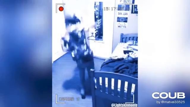 человек испугался