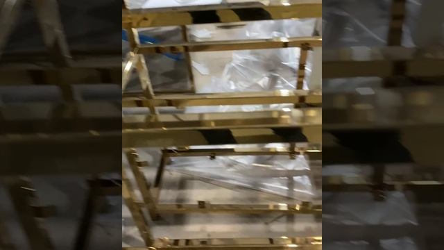 Напылили стеллажи в золото