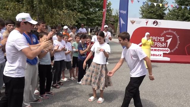 Сотрудники МВД по Чеченской Республике провели с детьми 
акцию «Зарядка со стражем порядка»