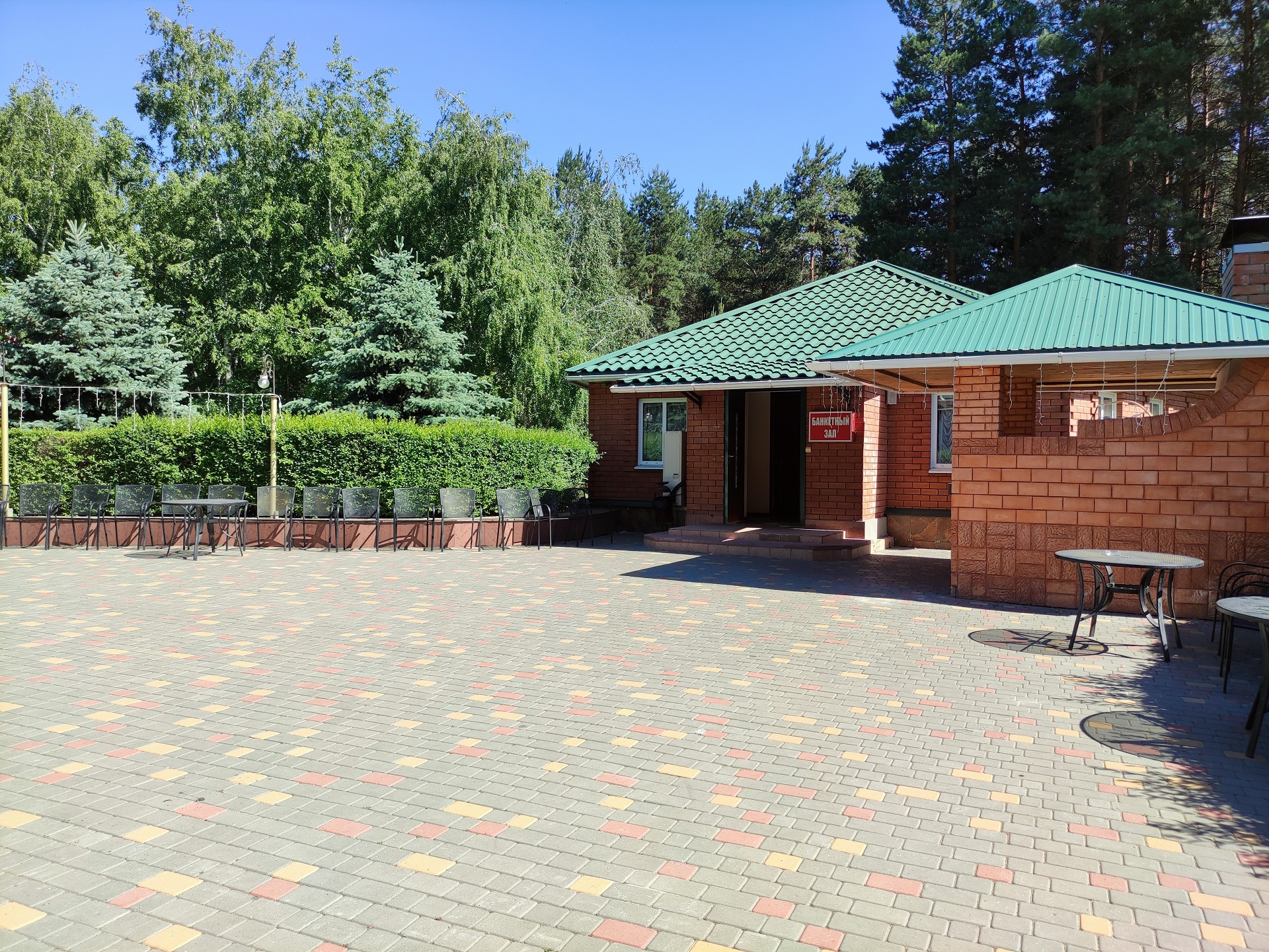 Банкетные залы на 30 и 40 персон на главной площади. Экстерьер