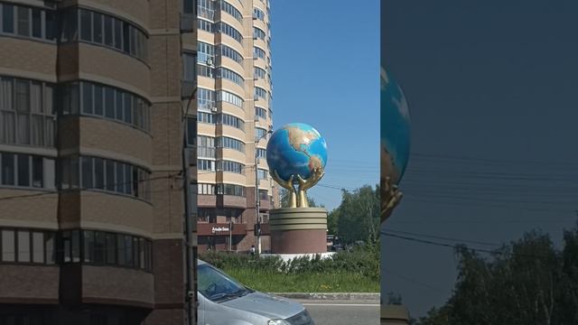 Мир в наших руках декоративный объект в Долгопрудном май 2024