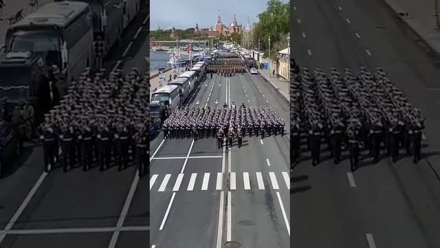 Предложение выйти замуж от курсанта ТОВВМУ.
Юля приняла предложение.
Дай Бог им семейно-флотского сч
