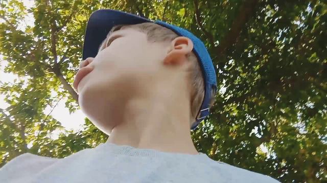 ухаживаю за кроликами в деревне