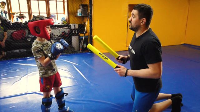 КАК ПРАВИЛЬНО БИТЬ в 5 ЛЕТ Ударная тренировка для детей СТАВИМ УДАР ТРЕНИРОКА ДОМА