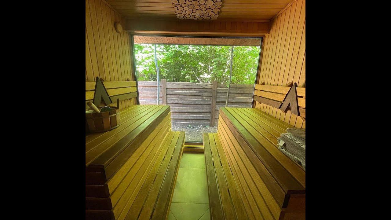 Свидание в треугольном домике с баней в лесу