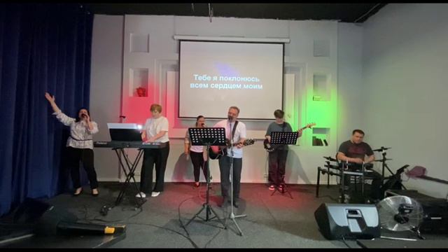 Любовью и силой. Группа прославления церковь "Живой Израиль"