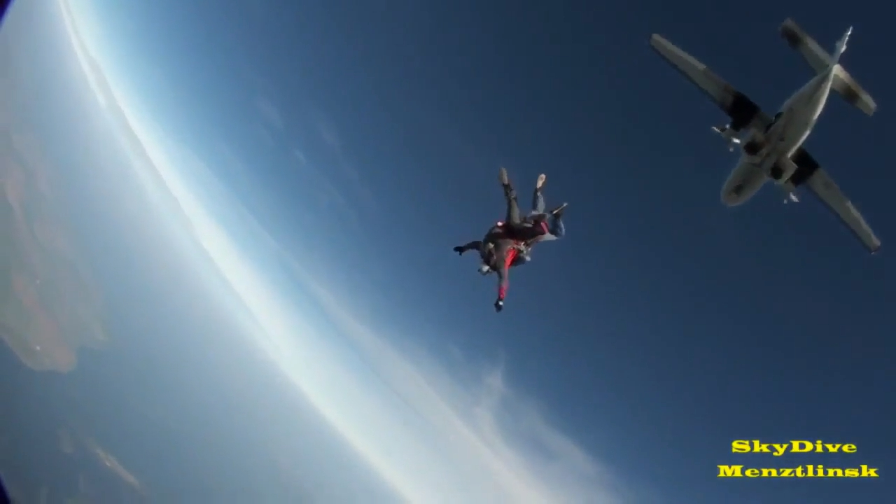 Первый прыжок с парашютом с высоты 4075 м. Алексей Молянов