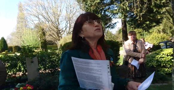 Песня "Нам нужна одна победа". 9 Мая 2021, на могилах Советских солдат, Орхус, Дания.