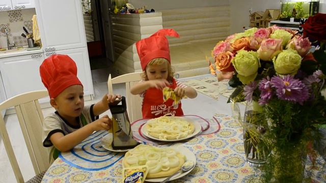 Это у нас семейное. Дети готовят сами.