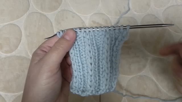 Необычная резинка из снятых петель, спицами. #shorts