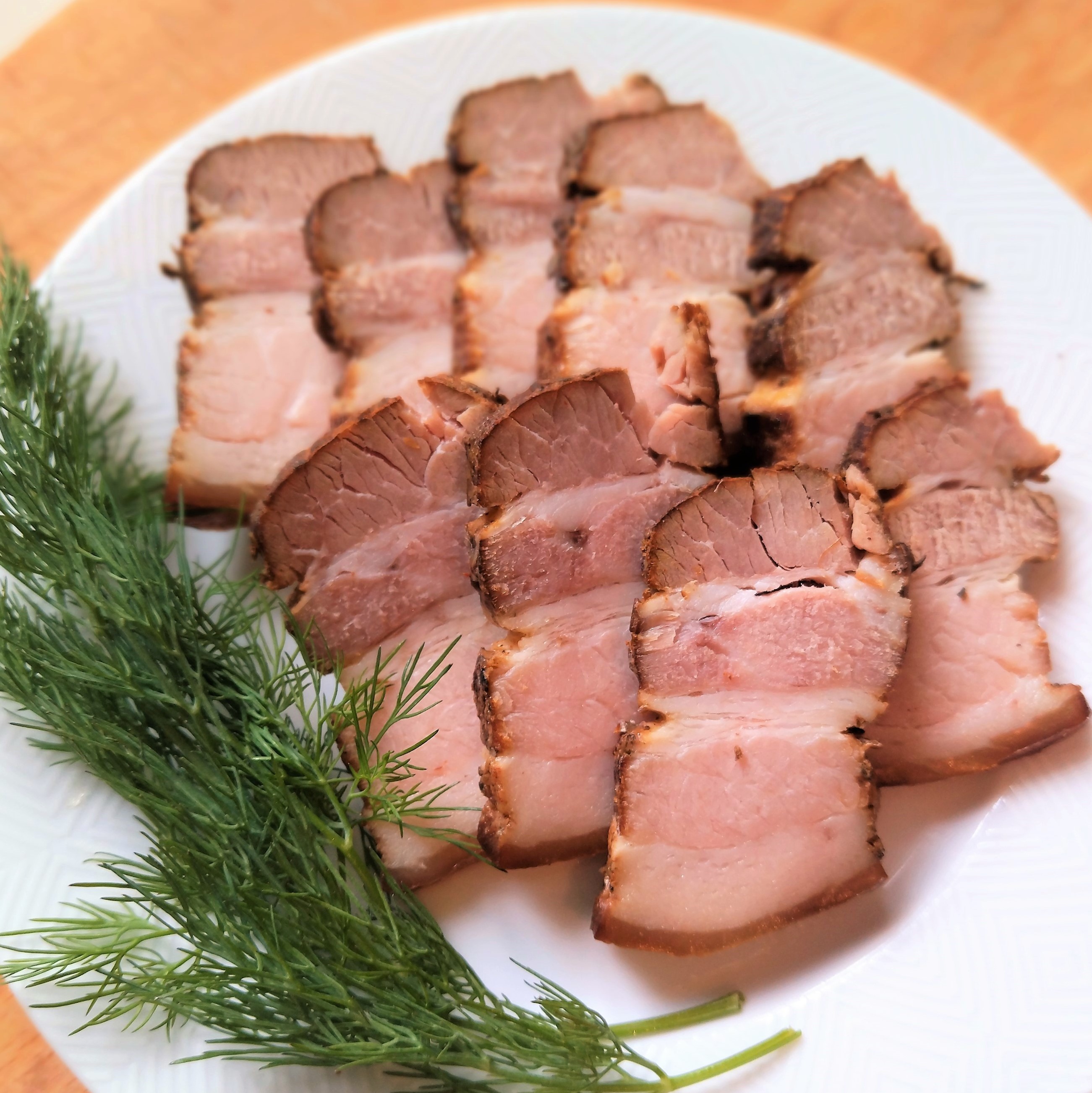 Коптим грудинку к празднику