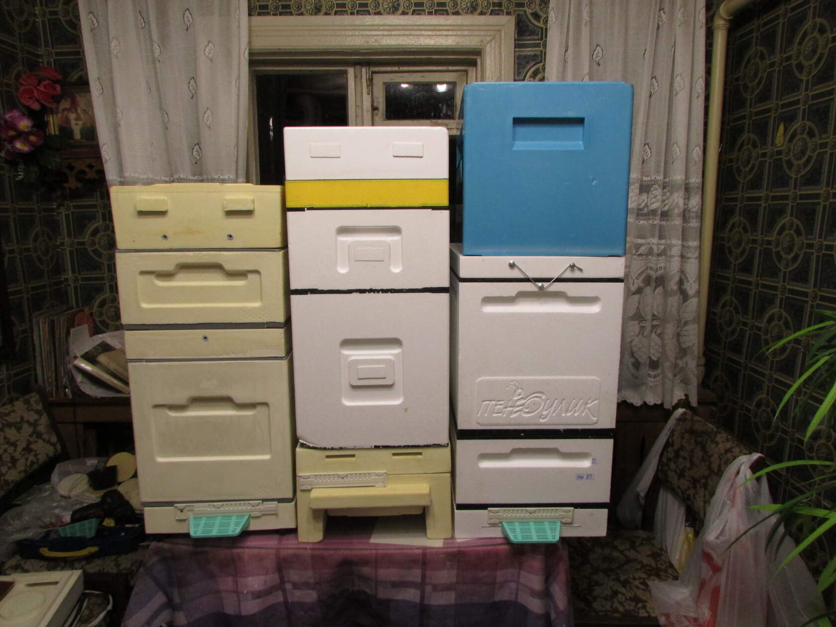 сравнение 6 рамочных ульев - часть 4 - Лысонь ( Вологда ) , Нижегородец , Пеноулик и Биненхаус