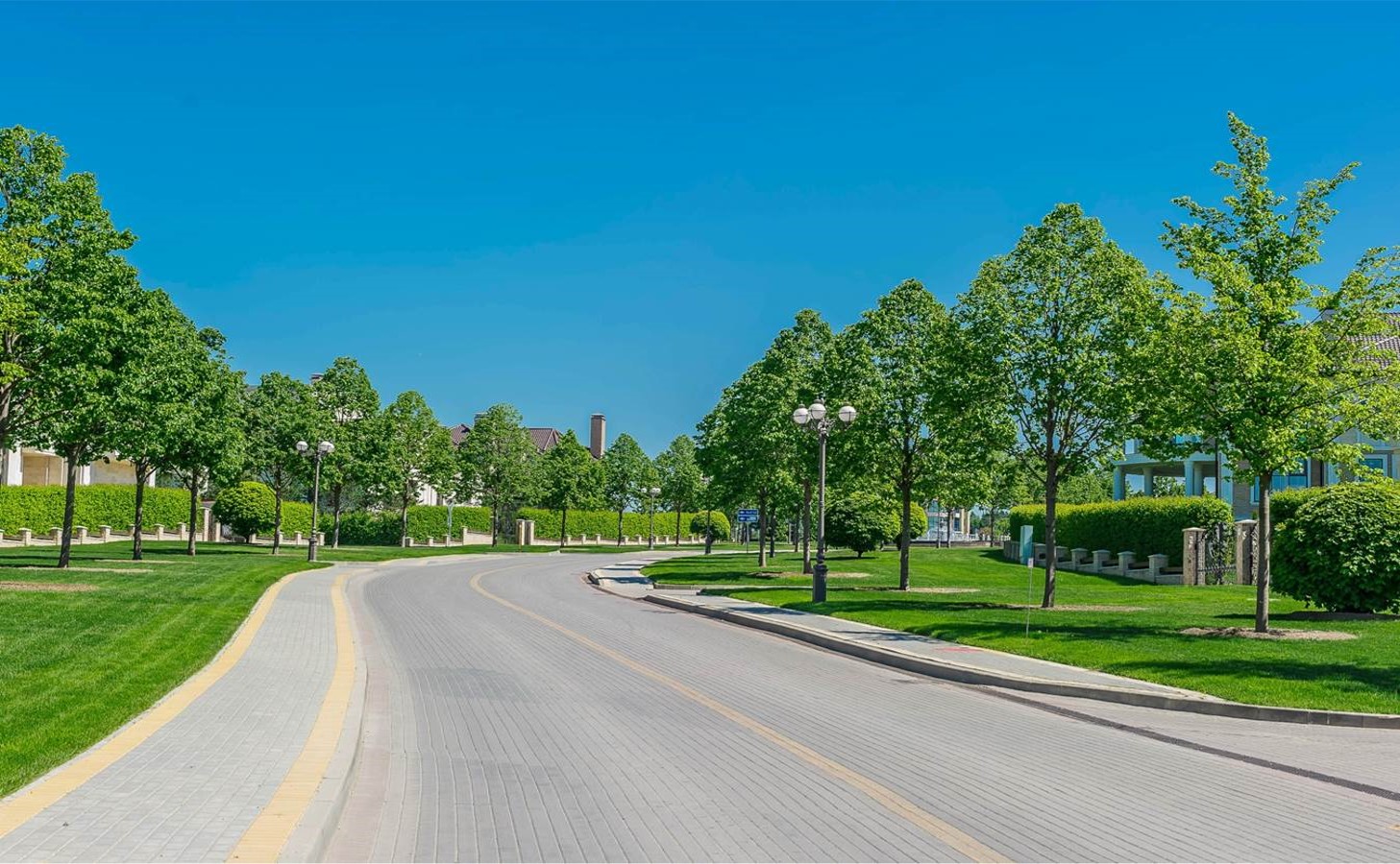 Охраняемый коттеджный поселок Ренессанс Парк на Новорижском шоссе