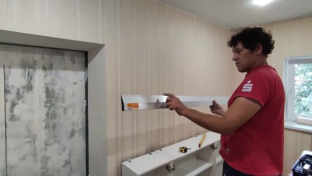 Вы быстро повесите шкафы используя 1 секрет