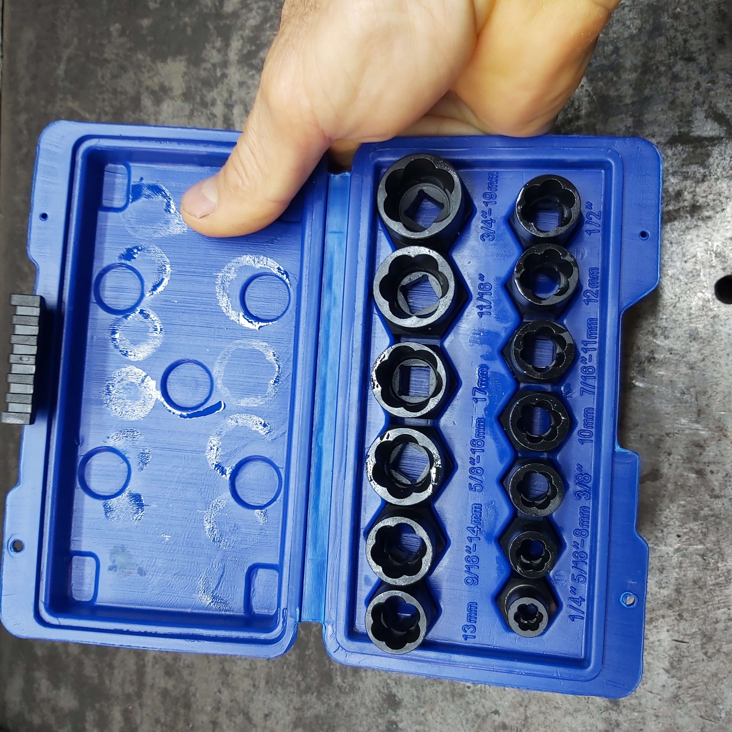 Свертки для поврежденного крепежа.