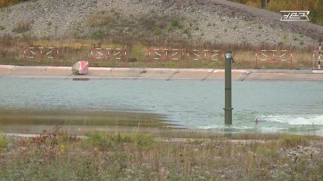 "Прорыв"  преодолевает водную преграду.