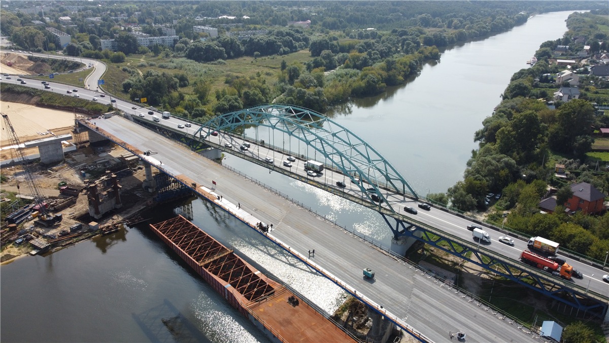 Губернатор, на стройке М-5.