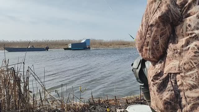 РЫБАЛКА НА УГЛЯХ!! РЫБА КЛЮЁТ ОДНА ЗА ОДНОЙ!!