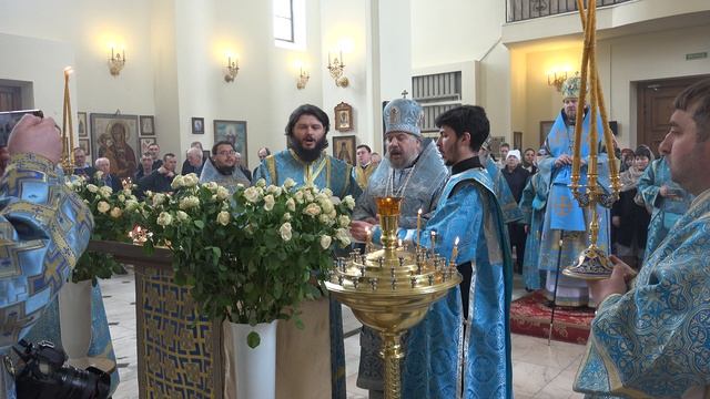 Величание Пресвятой Богородицы в исполнении епископа Николая и диаконов