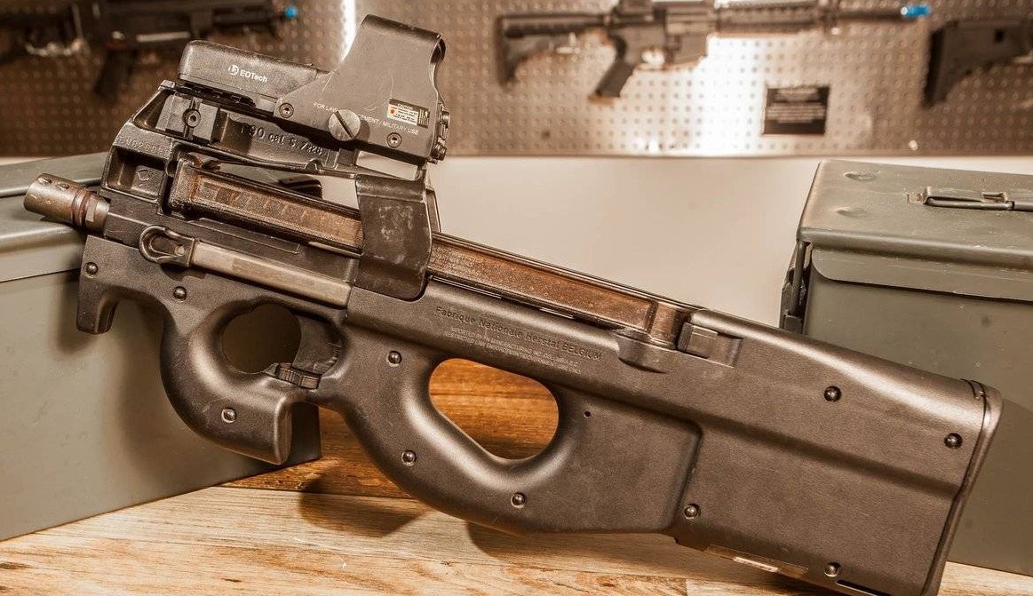 FN P90 - Неполная/Полная разборка/сборка и Функционирование