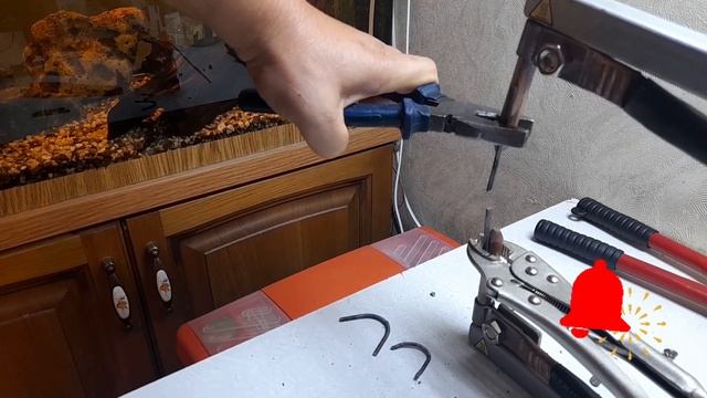 Сварка в стык проволок различной толщины клещами сварочными.