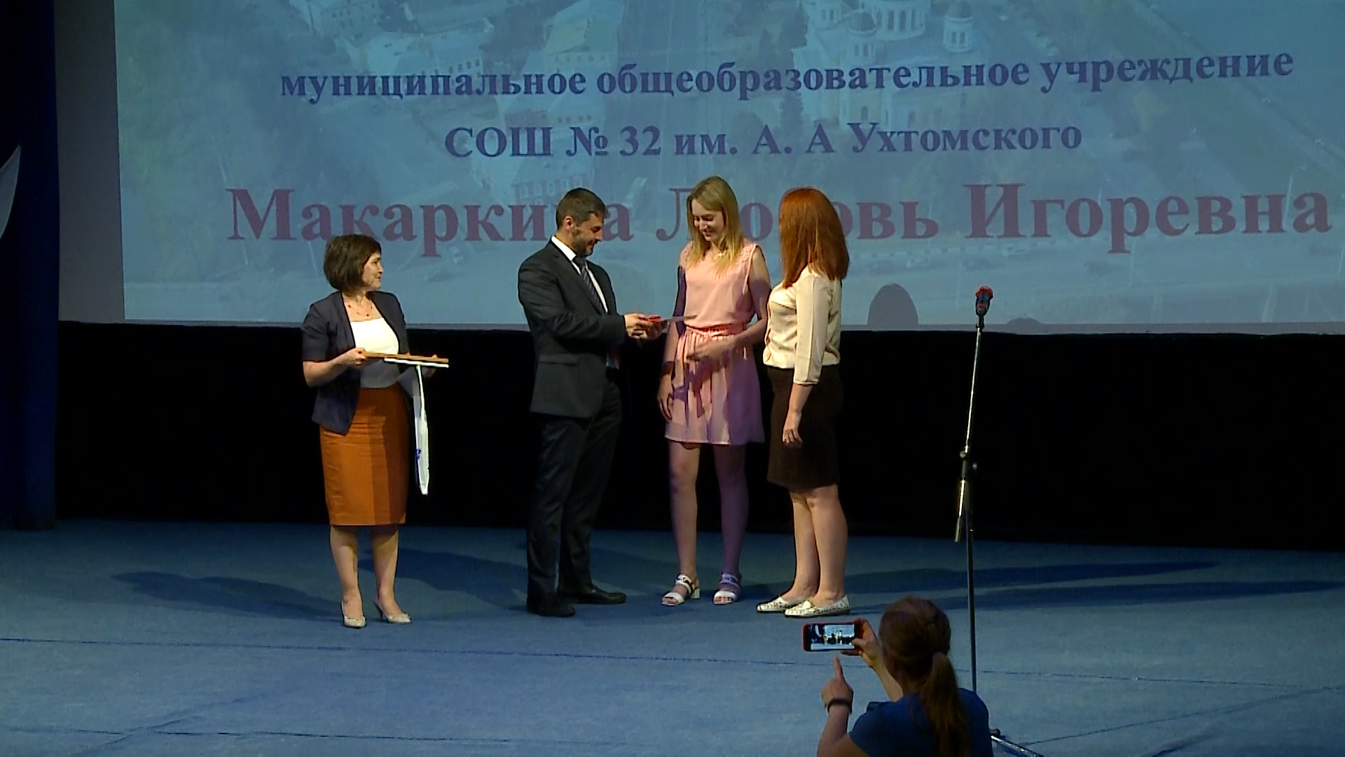 (Рыбинск-40) СЕРЕБРЯНЫЕ МЕДАЛИ ВЕРНУТСЯ В ШКОЛЫ