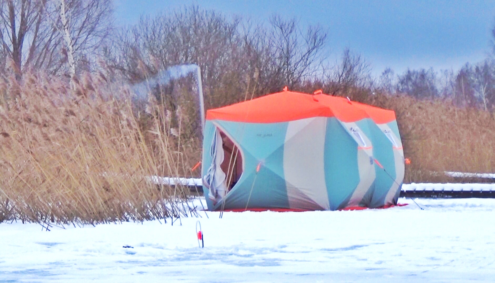 Сутки в палатке с печкой. Зимняя рыбалка на жерлицы.