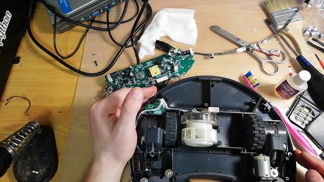 Обзор, разбор и модификация робота пылесоса Hyundai H-VCRS01