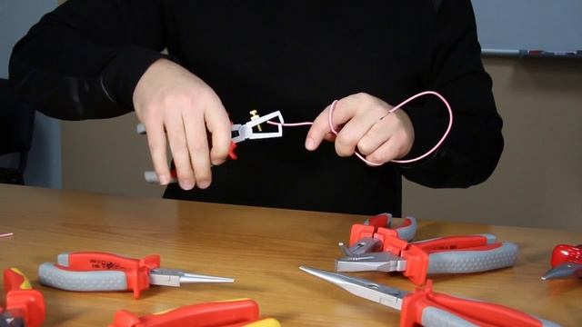 Диэлектрические шарнирно-губцевые инструменты