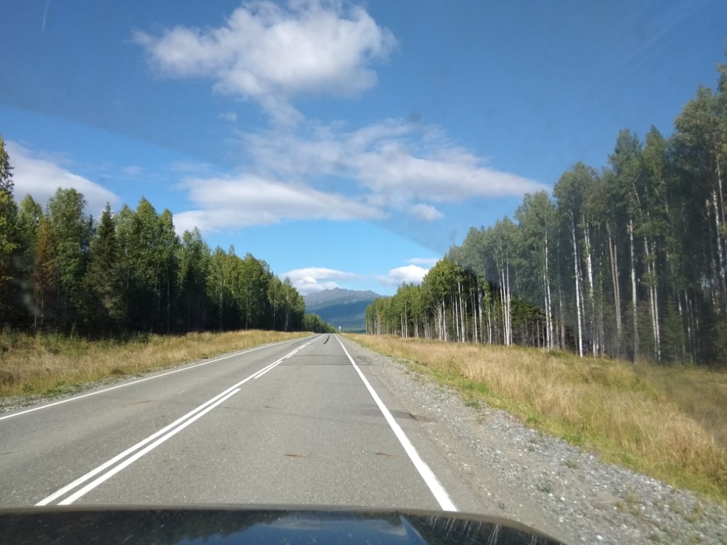 Автомобильная дорога от города Карпинск в сторону поселка Кытлым