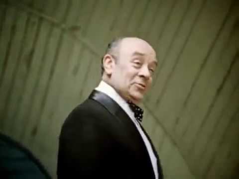 Аркадий Велюров:   "Тунеядца хоронили..."