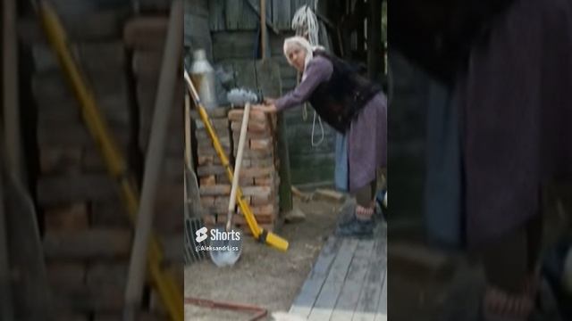 ВАСЮ ШИБАНУЛО БРЕВНОМ ПО ГОЛОВЕ