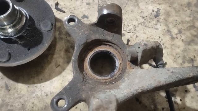 Замена подшипника ступицы Hyundai Lantra 2. Ремонт подвески Hyundai Lantra 2.