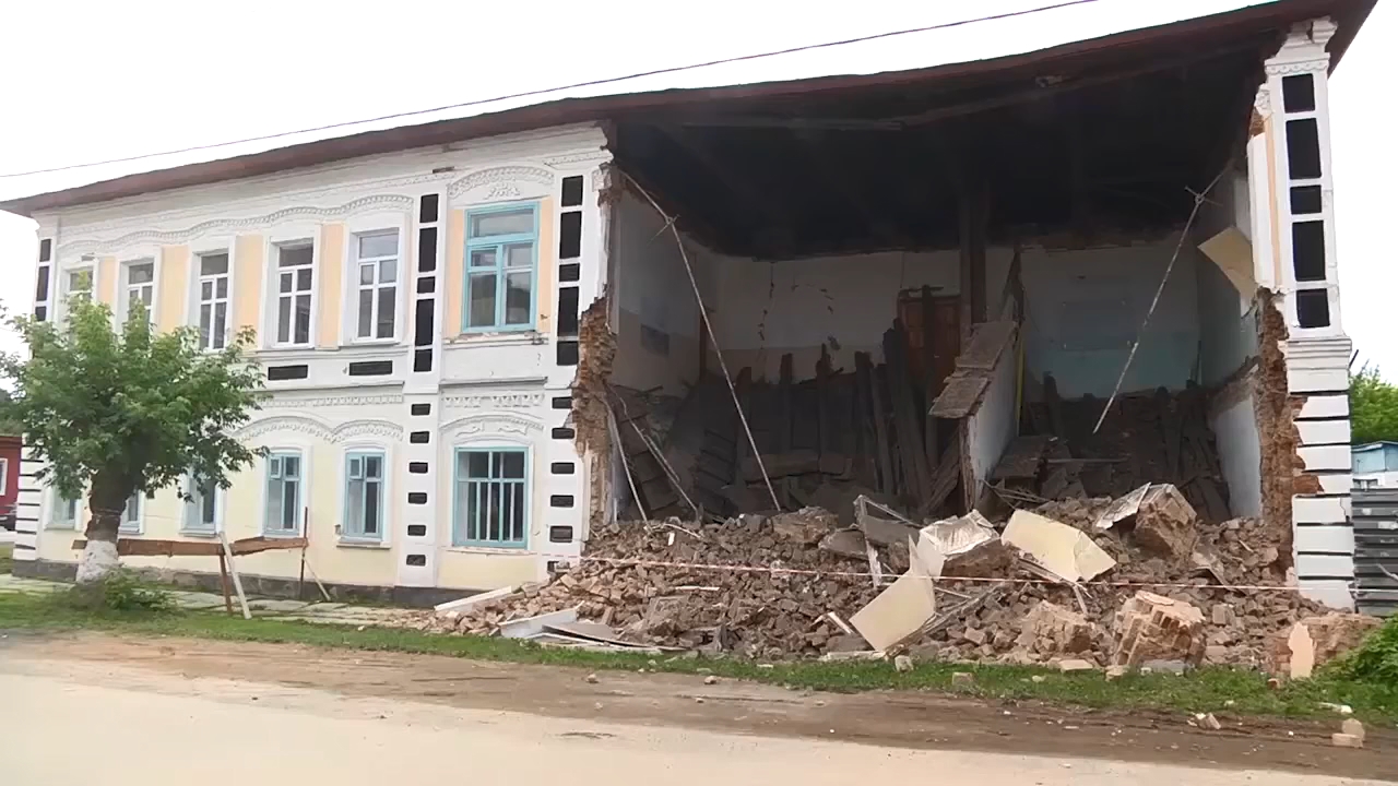 2016-06-29 - ОБРУШЕНИЕ ЗДАНИЯ МЕДУЧИЛИЩА на Луначарского - НОВОСТИ Штурман ТВ Ишим