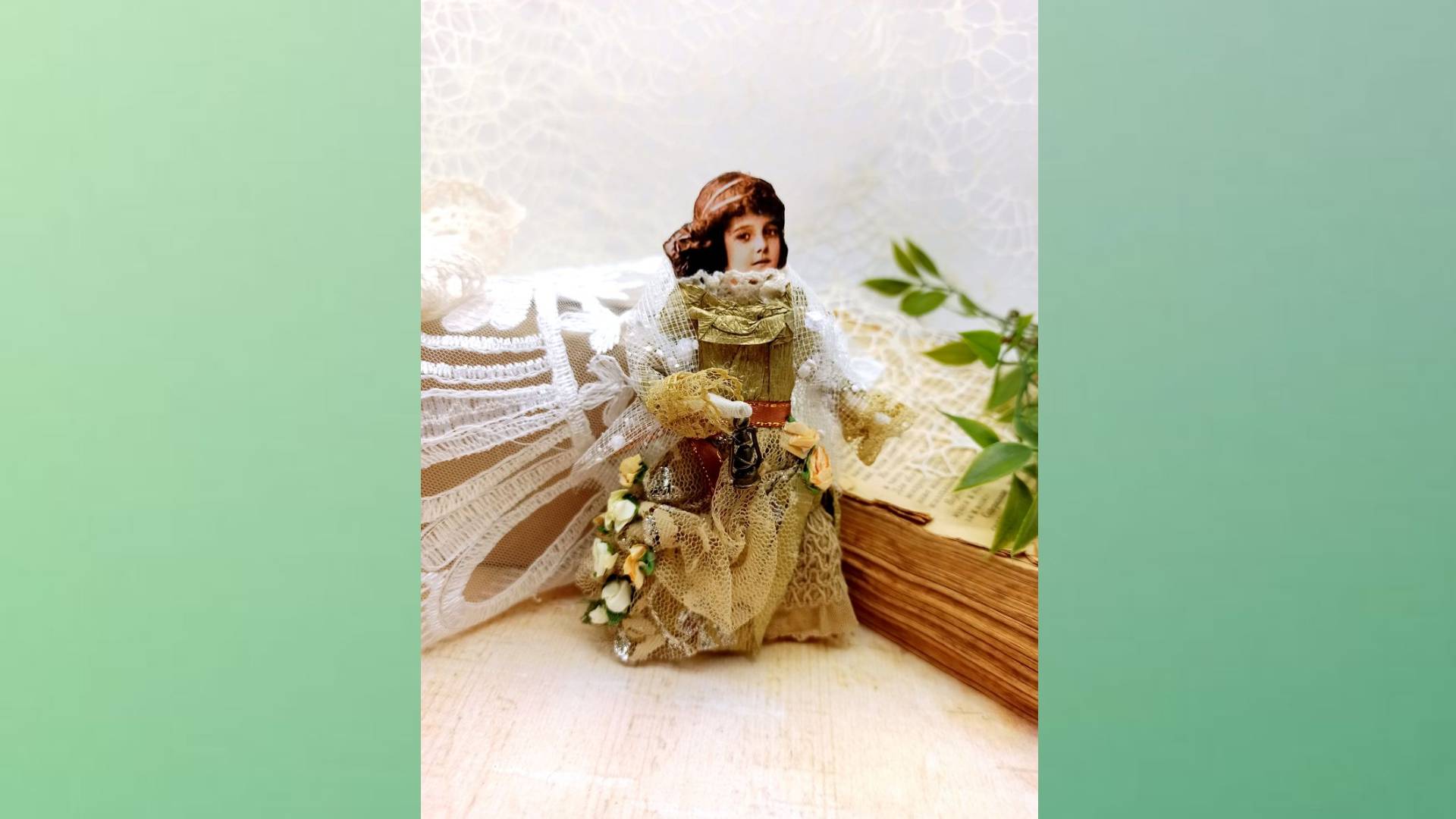 Викторианская елочная игрушка леди Эмили с фонариком. Обзор работы.