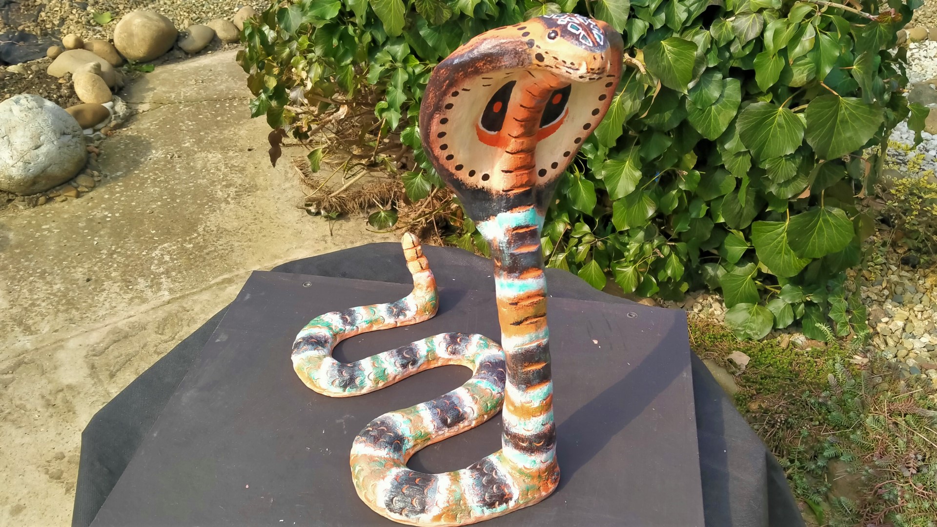 Кобра из цемента своими руками