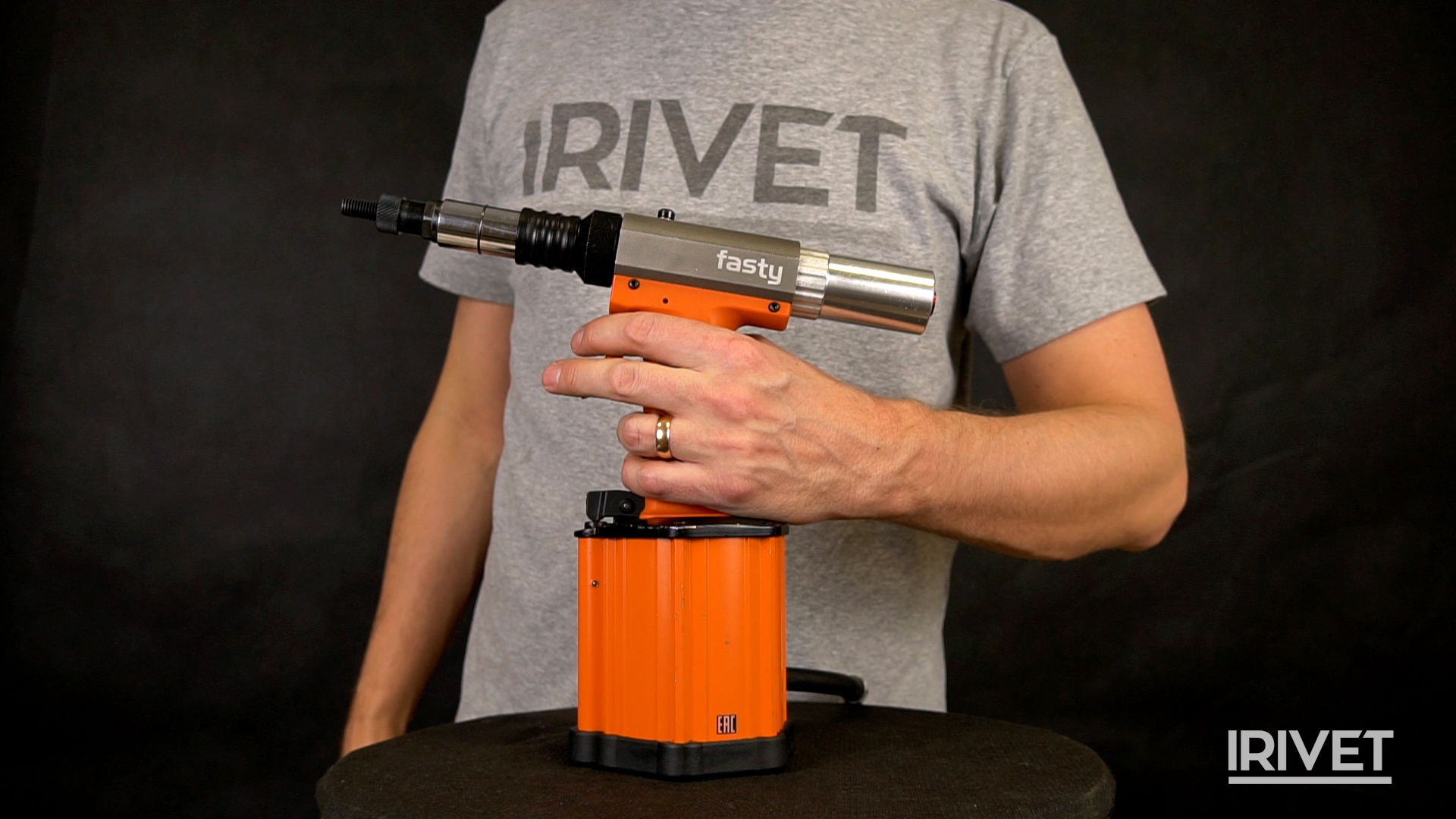 FASTY M2312X - пневмо-гидравлический заклёпочник для установки резьбовых заклёпок от М3 до М12.